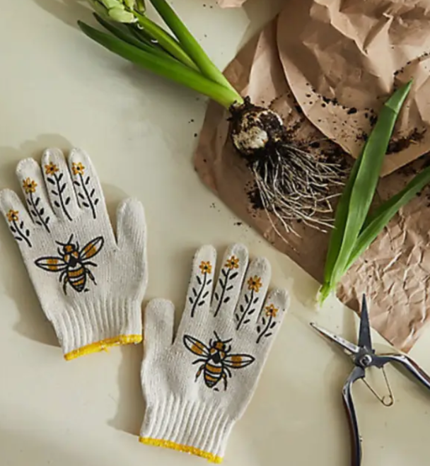 Garden + Plants | The Ruffly Rose